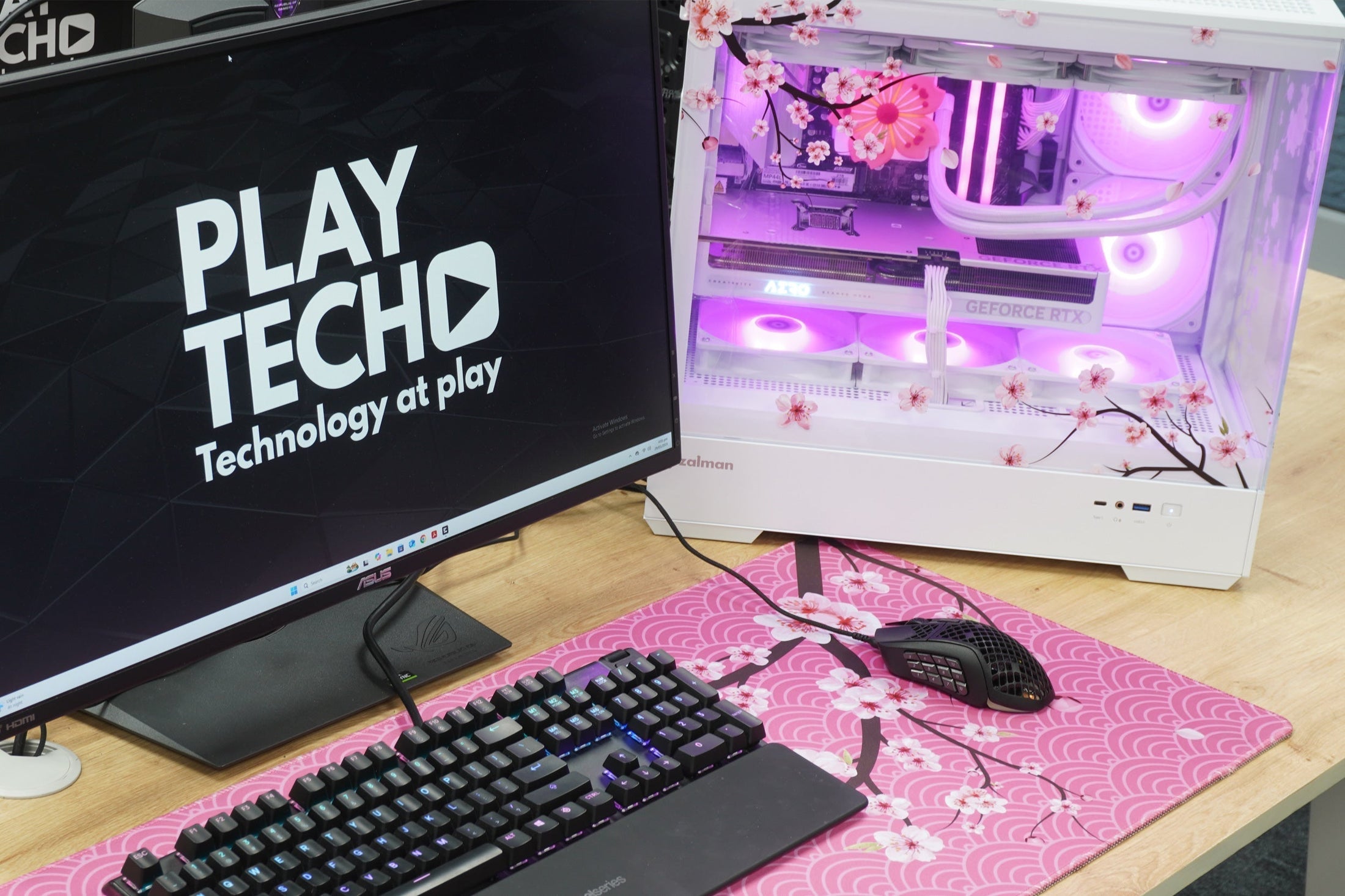 Free Mouse Pad with PC order! – Playtech